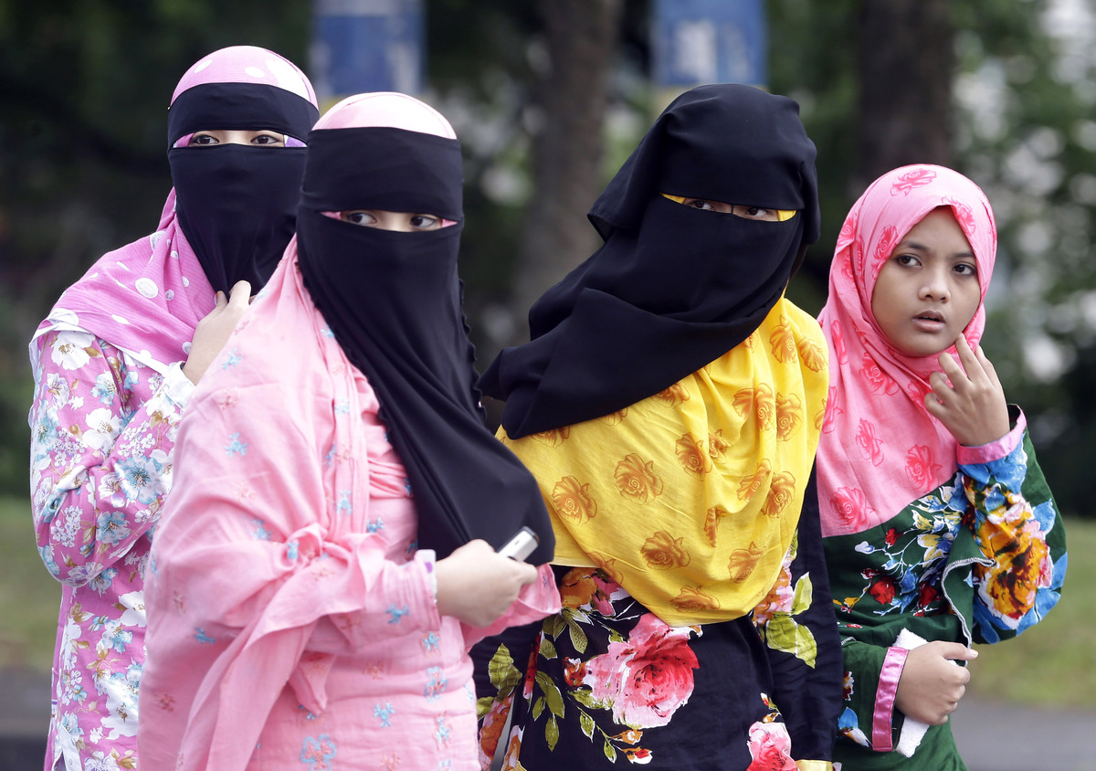 Eid Al Adha 2012 Muslims Observe The Feast Of Sacrifice Photos