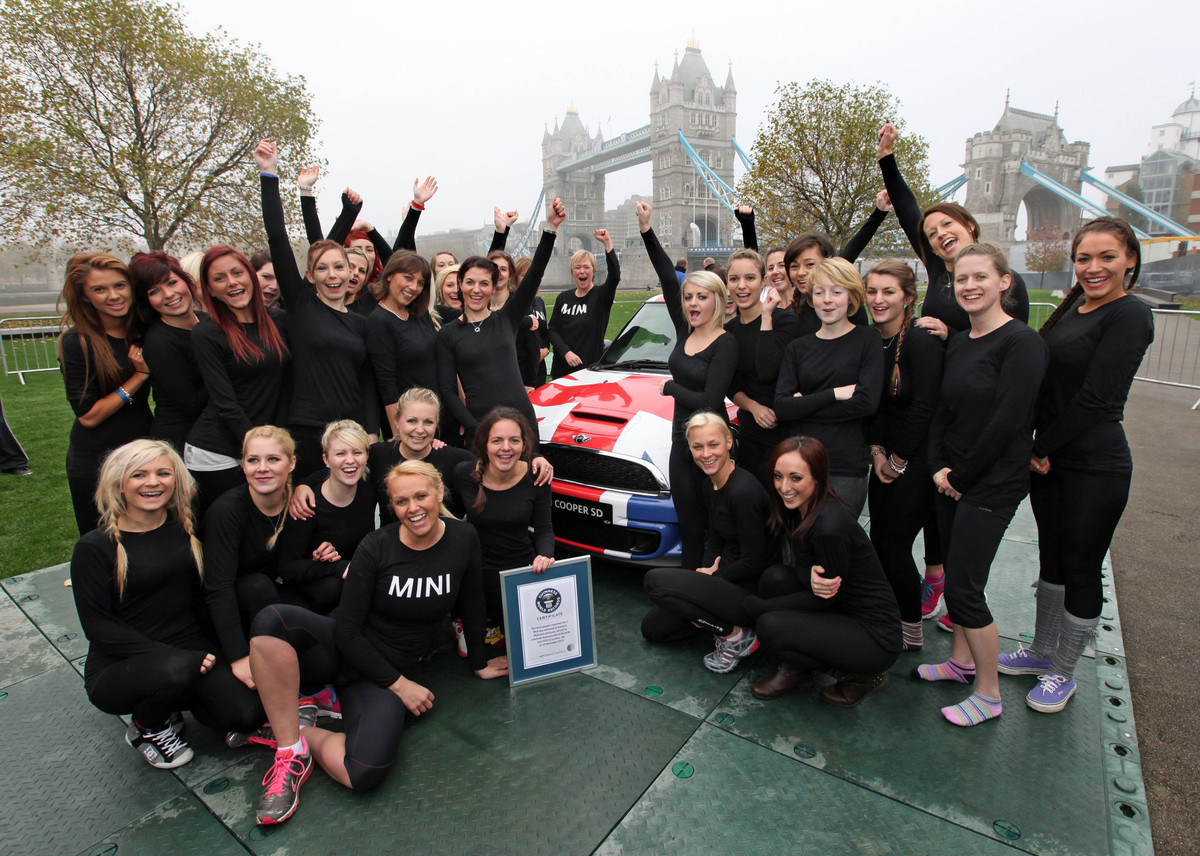 28 Women In One Mini Cooper Means A New World Record Video Huffpost