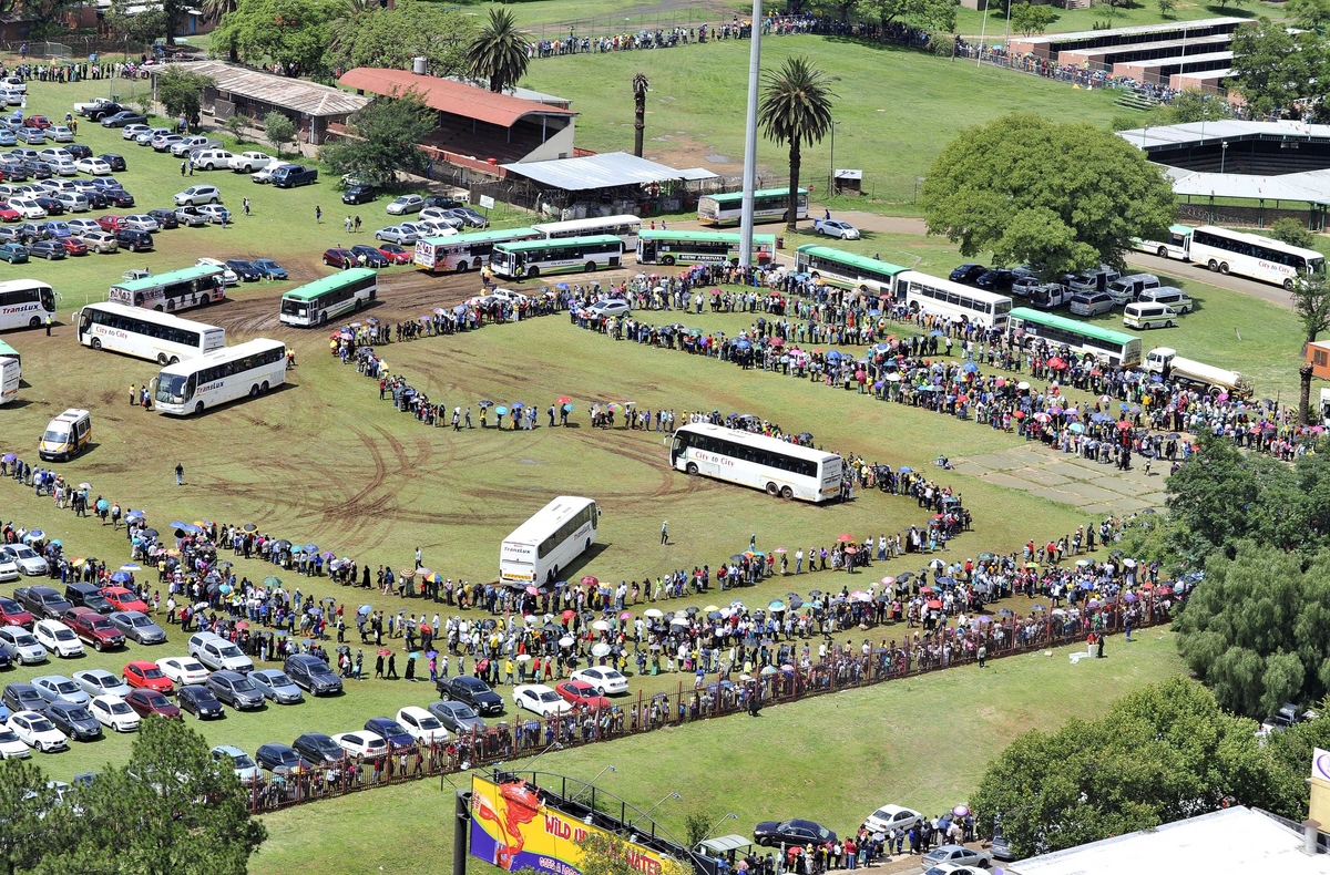 Is This The World's Longest Bus Queue As Mourners Gather To See Nelson ... Is This The World's Longest Bus Queue As Mourners Gather To See Nelson ...