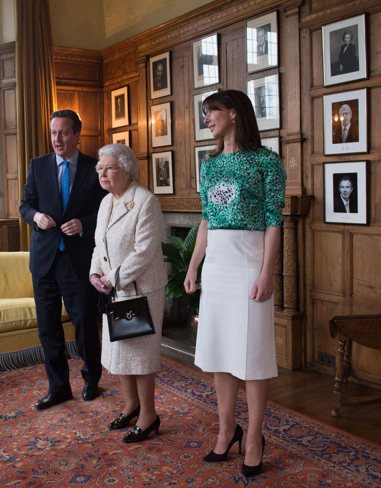 Queen Visits David Cameron For Lunch At Chequers PICTURES HuffPost UK Queen Visits David Cameron For Lunch At Chequers PICTURES HuffPost UK