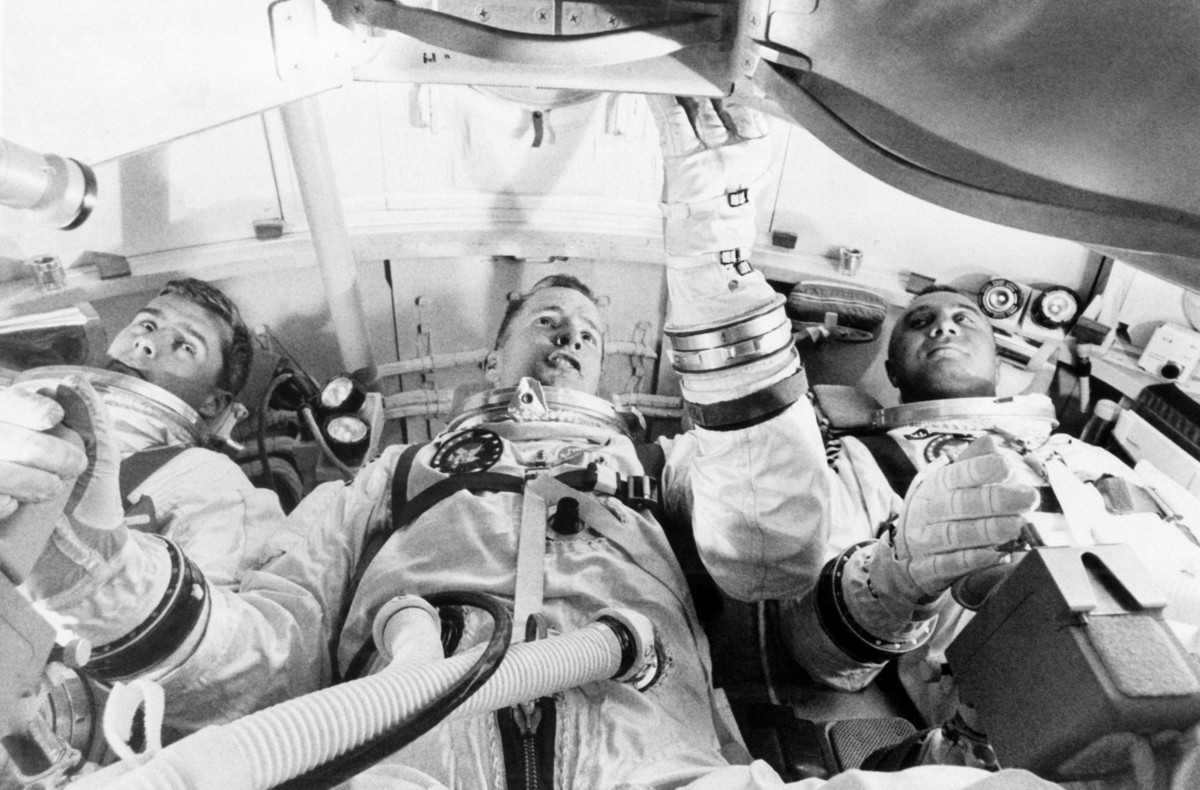 Apollo Astronaut Pictures 23 Proofs That The Moon Explorers Were