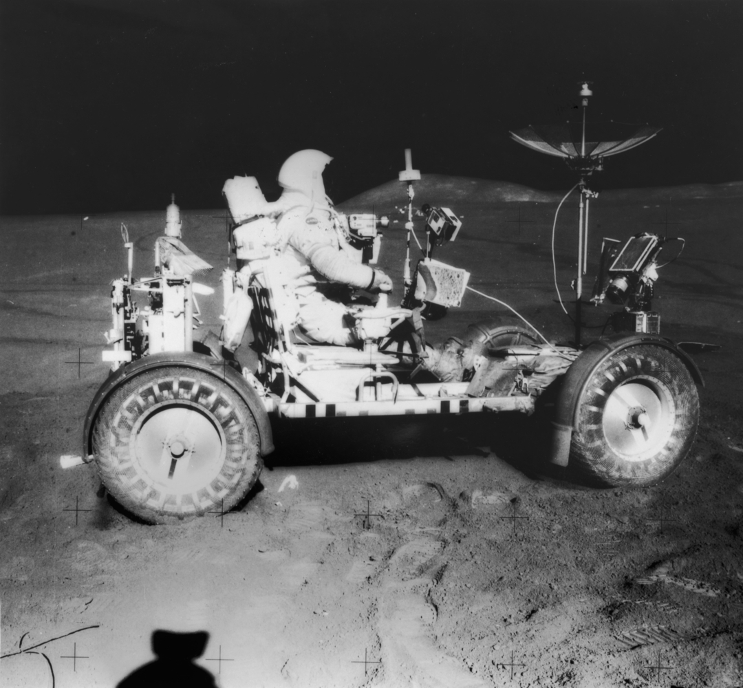Apollo Astronaut Pictures 23 Proofs That The Moon Explorers Were