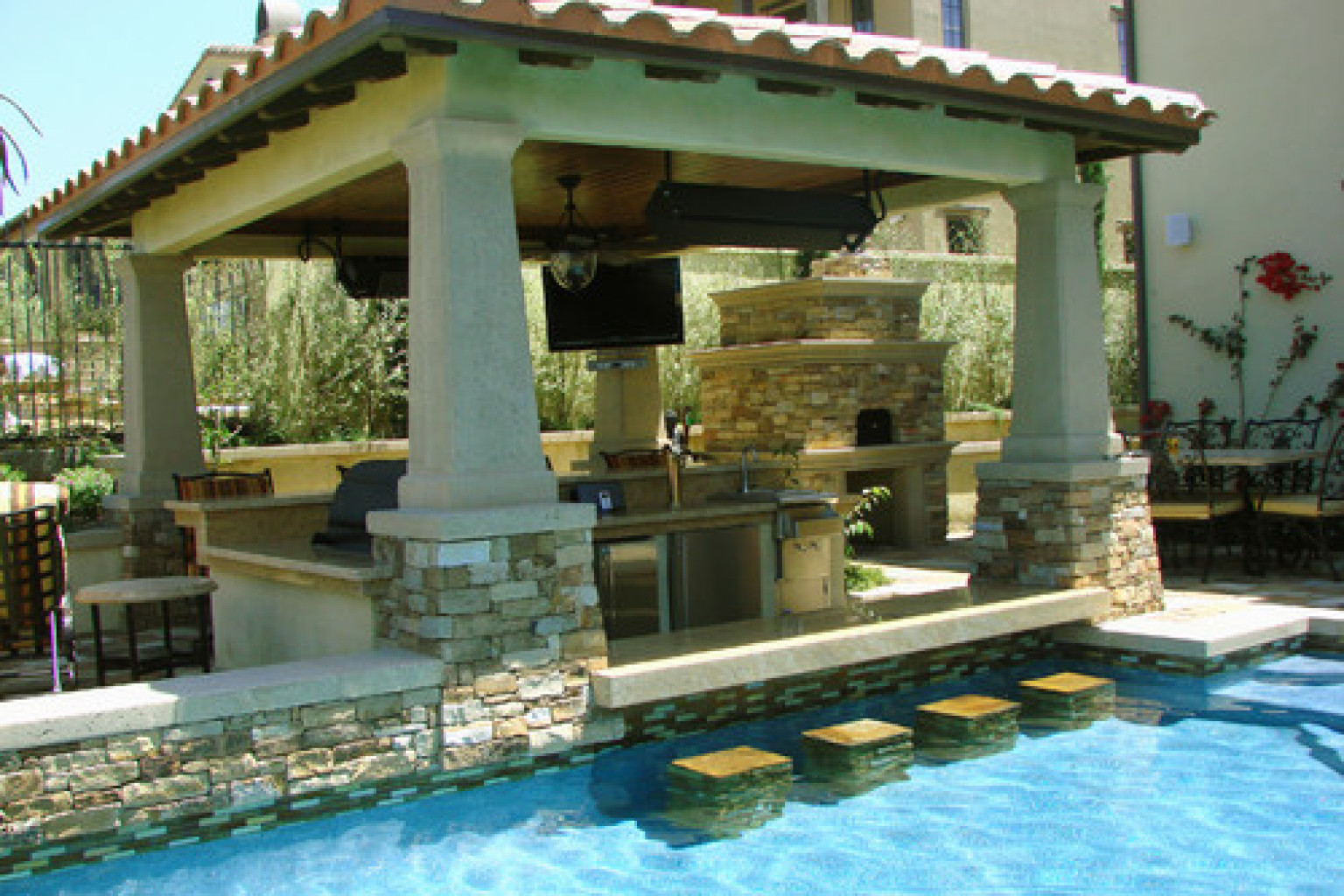10 Swim Up Bars That If You Had You d Never Want To Leave PHOTOS