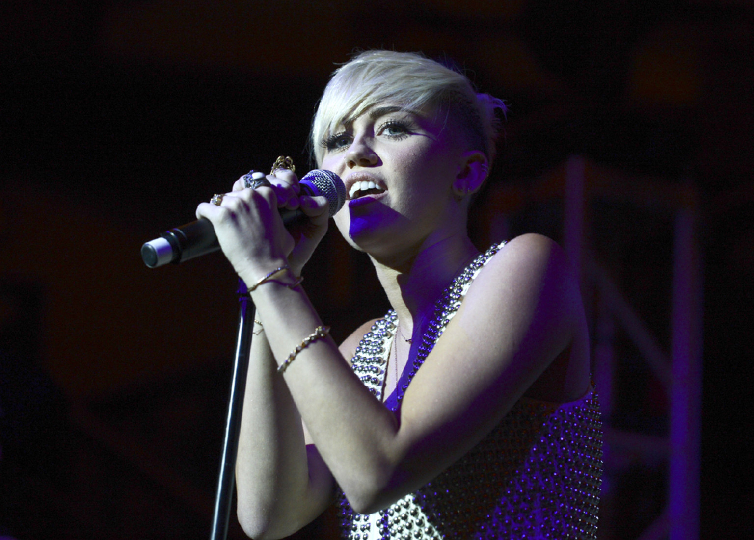 Miley Cyrus Transformation Is All Thanks To Puberty Huffpost