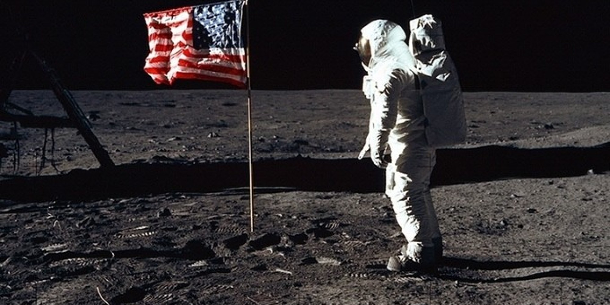 Neil Armstrong s Moon Landing Suit Is Decaying Smithsonian Launches neil-armstrong-s-moon-landing-suit-is-decaying-smithsonian-launches