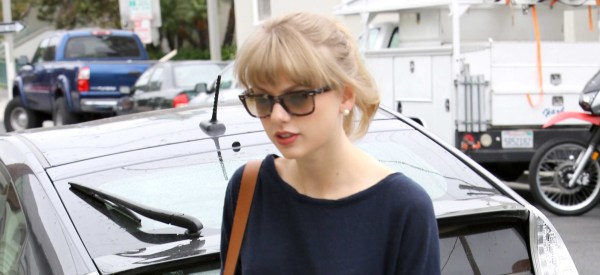 Taylor Swift Discovers Minimalism Look Of The Day