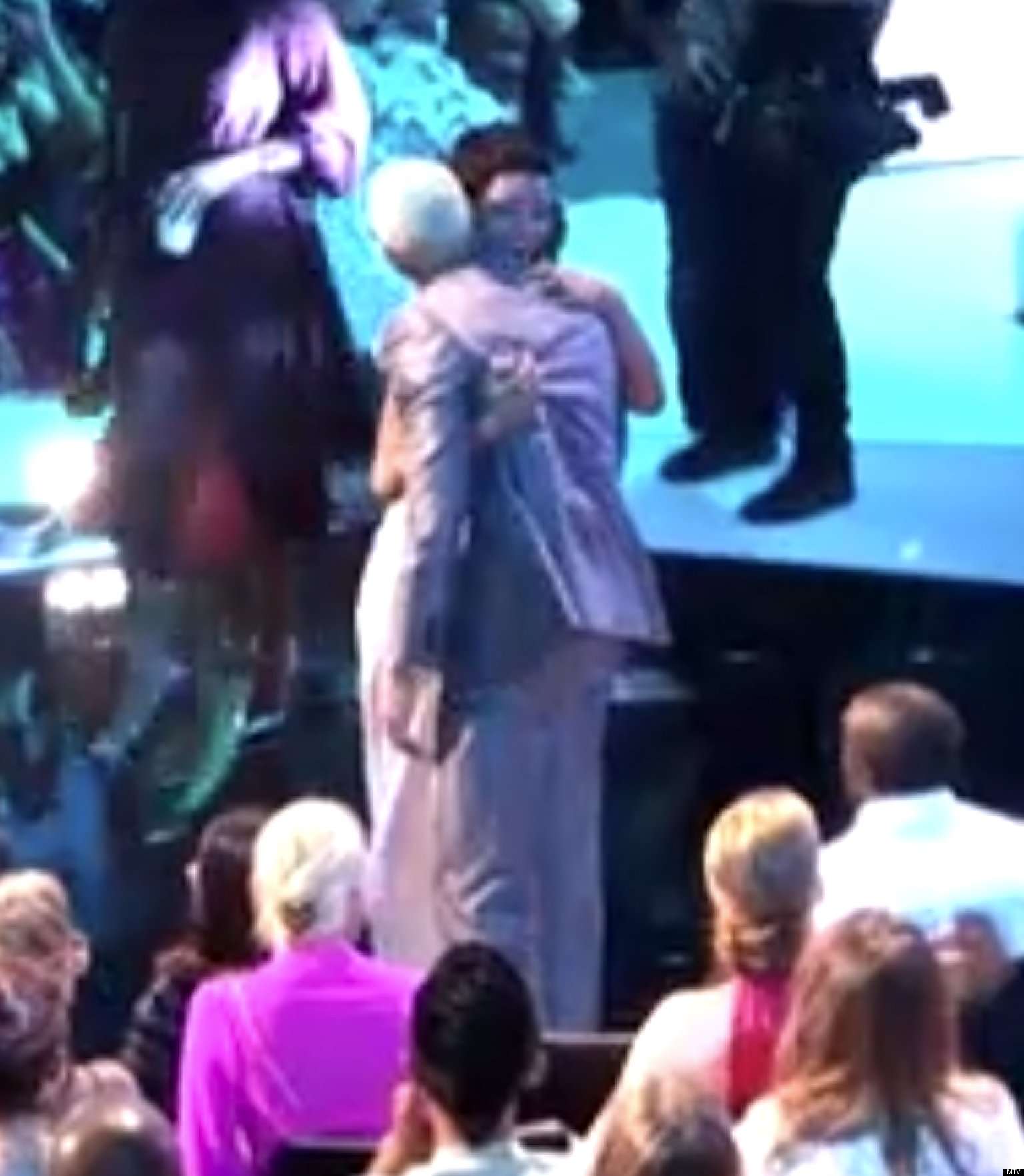 Chris Brown Kissing Rihanna 6560