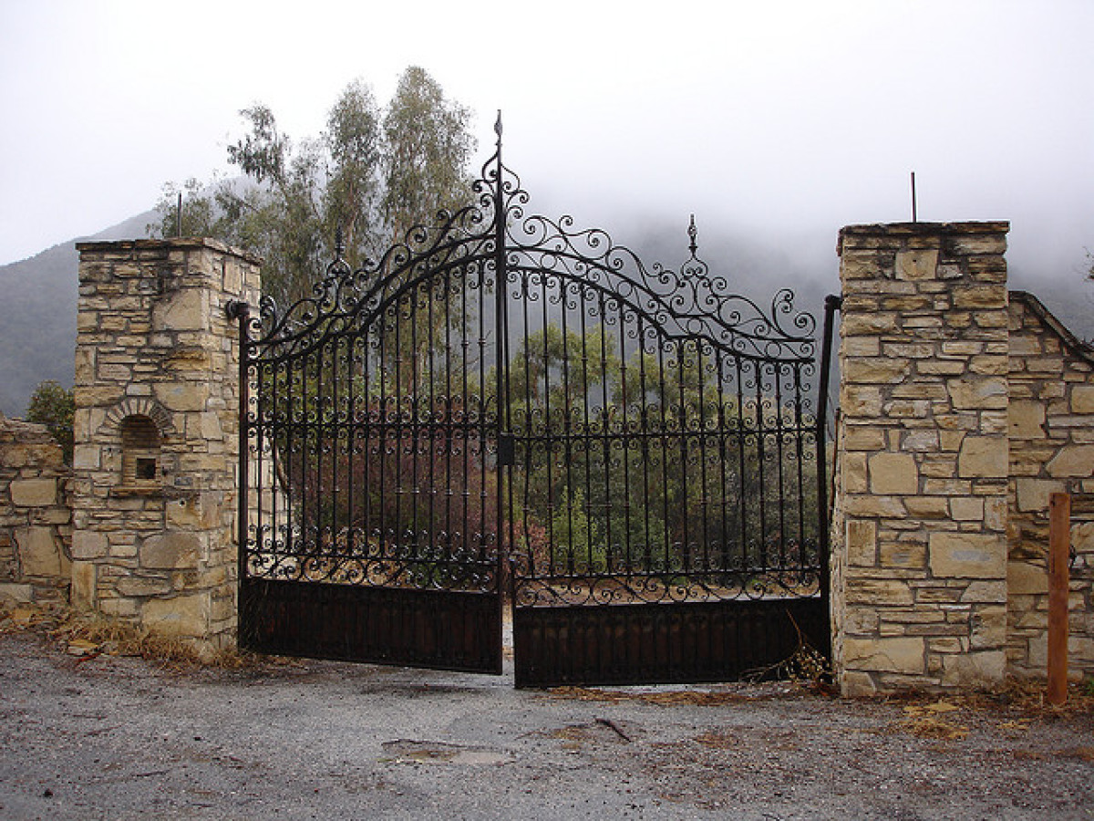 Hitler Bunker In Los Angeles: Murphy Ranch Reveals An Alternate ...