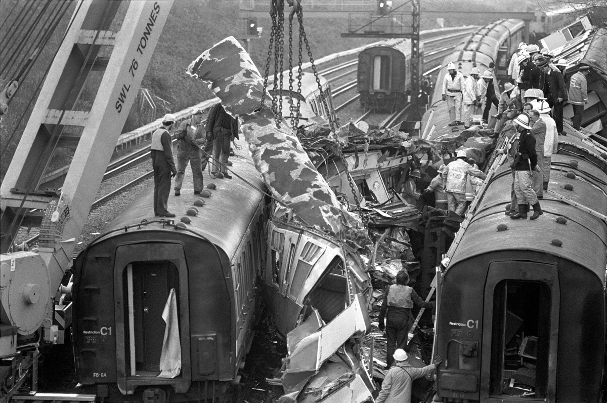 Clapham Junction Rail Disaster: 25th Anniversary (PICTURES) | HuffPost UK