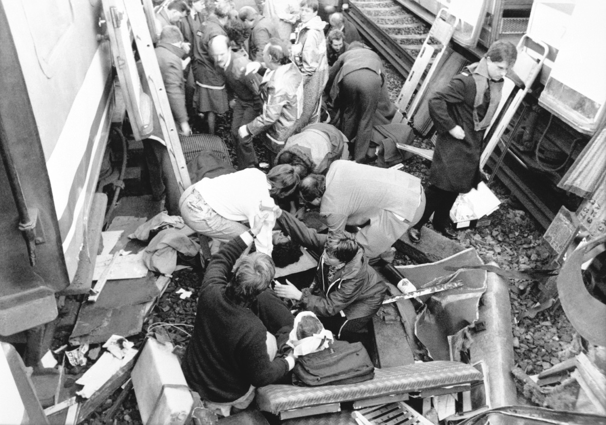 Clapham Junction Rail Disaster: 25th Anniversary (PICTURES) | HuffPost UK