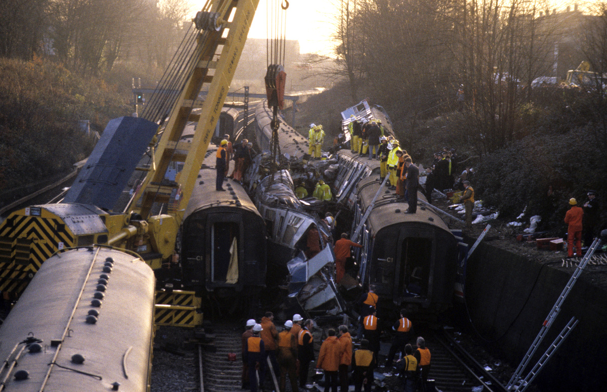 Clapham Junction Rail Disaster: 25th Anniversary (PICTURES) | HuffPost UK