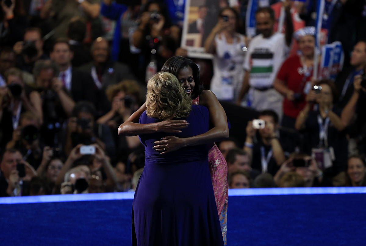 Michelle Obama's 19 Best Hugs Make Us Feel All Warm And Cuddly On Her ...