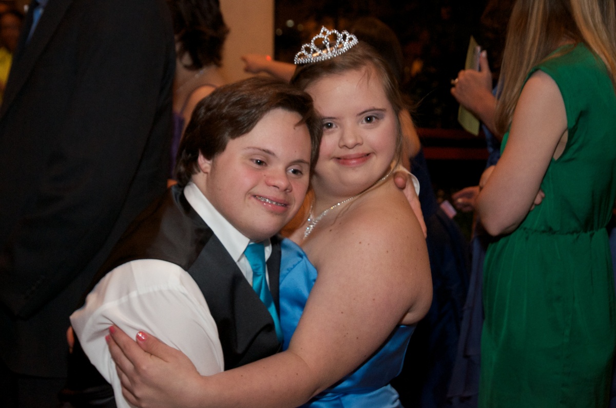 Teen With Down Syndrome Voted Homecoming King Just Months After Brain ...