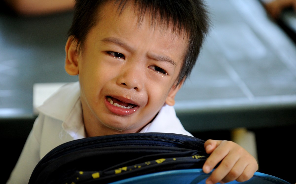 Philippines Schoolchildren Cry And Scream As Parents Make Them Go To ...