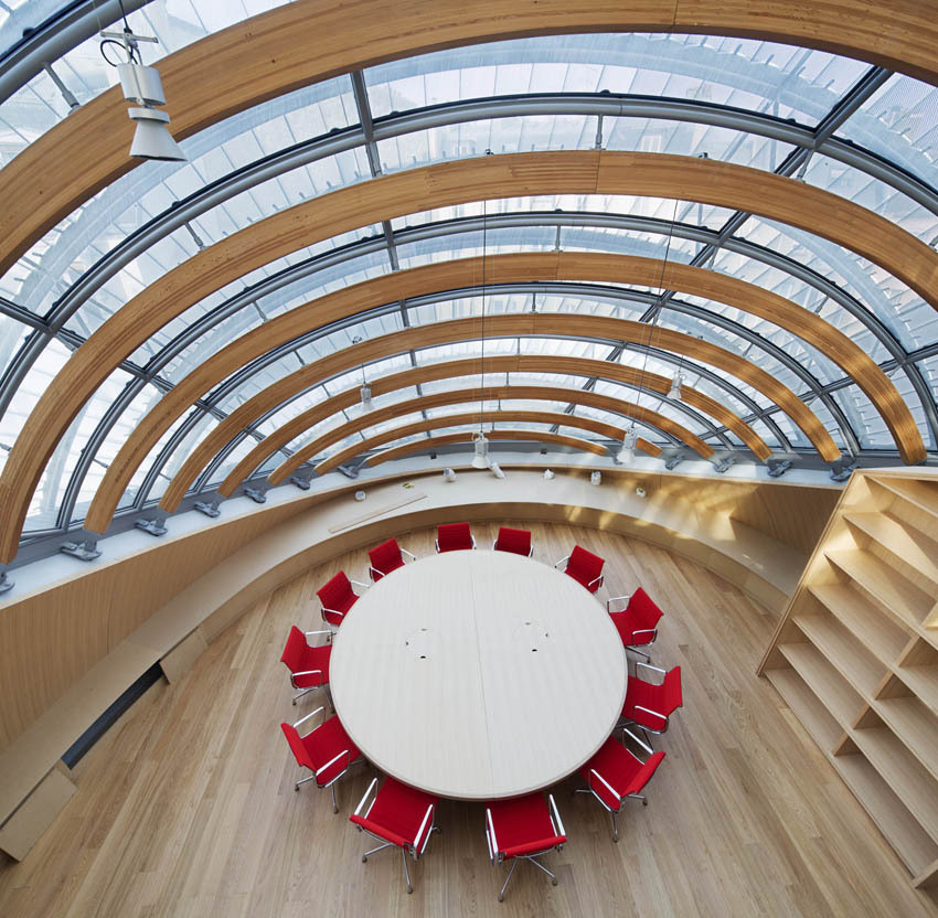 Renzo Piano Squeezes A Giant Bulbous Structure Into A Historic Paris ...