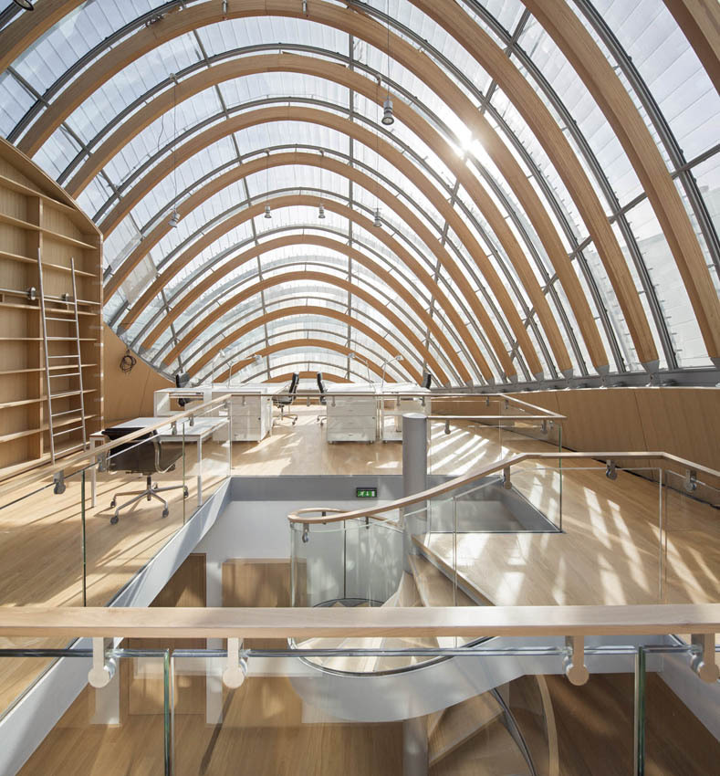 Renzo Piano Squeezes A Giant Bulbous Structure Into A Historic Paris ...