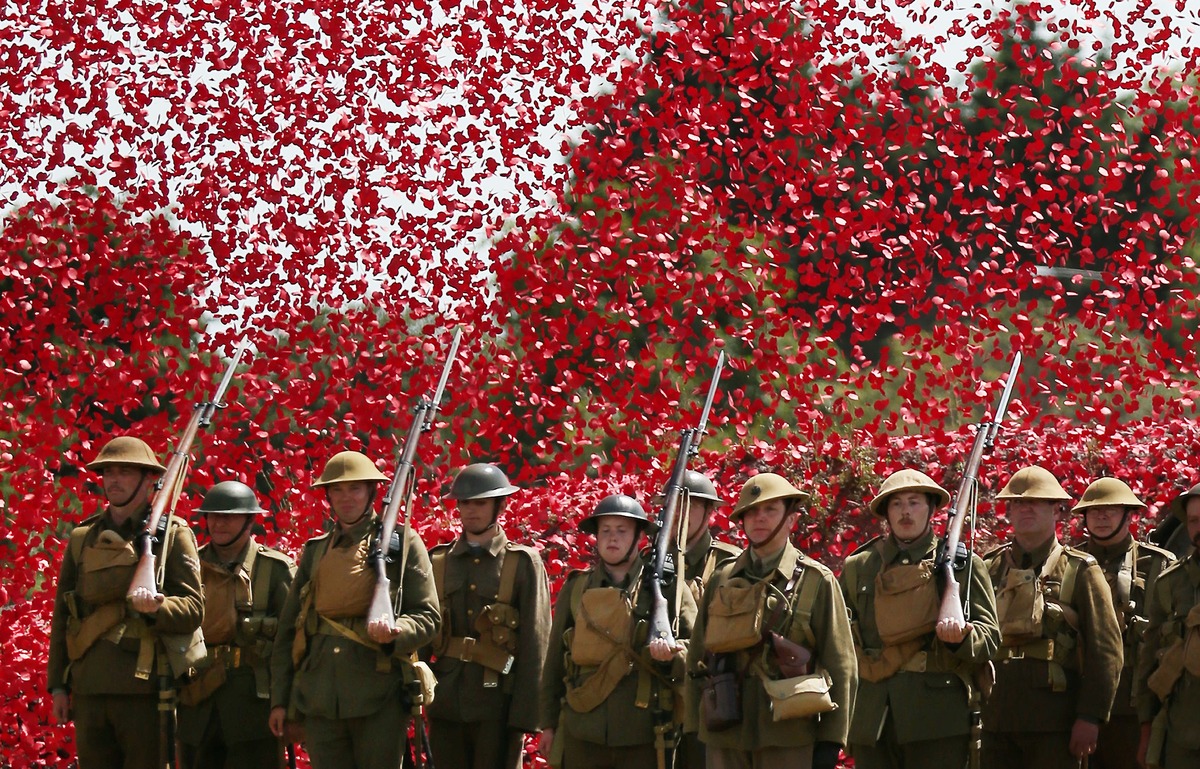 First World War Centenary Marked With Amazing Poppy Shower Display At ...