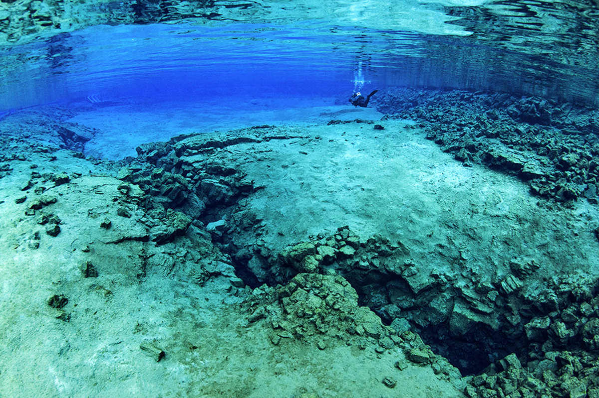 Diving Through Two Tectonic Plates Looks Like This | HuffPost UK