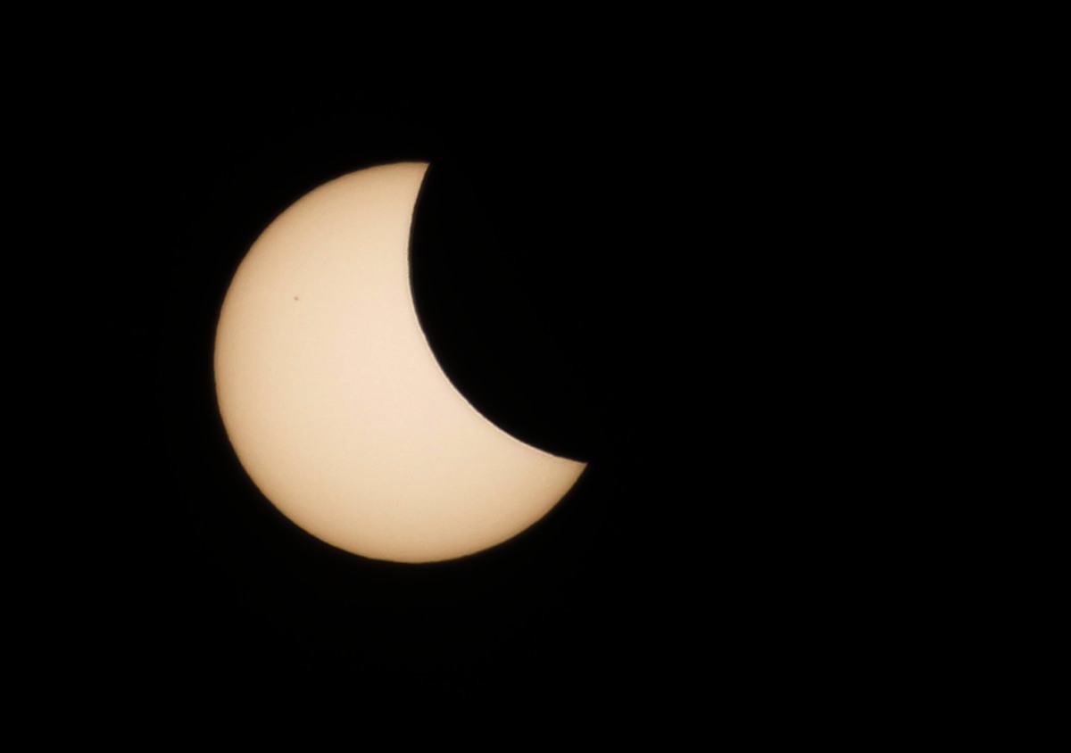 Friday Solar Eclipse Pictures And Twitter Reaction | HuffPost UK