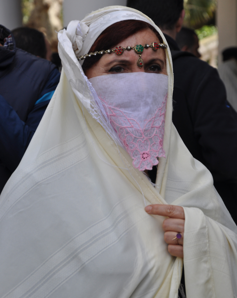 Reconnaître le Hayek algérien patrimoine vestimentaire national