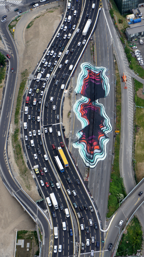 Street Artist Invades Parisian Highway With Massive Optical Illusion ...