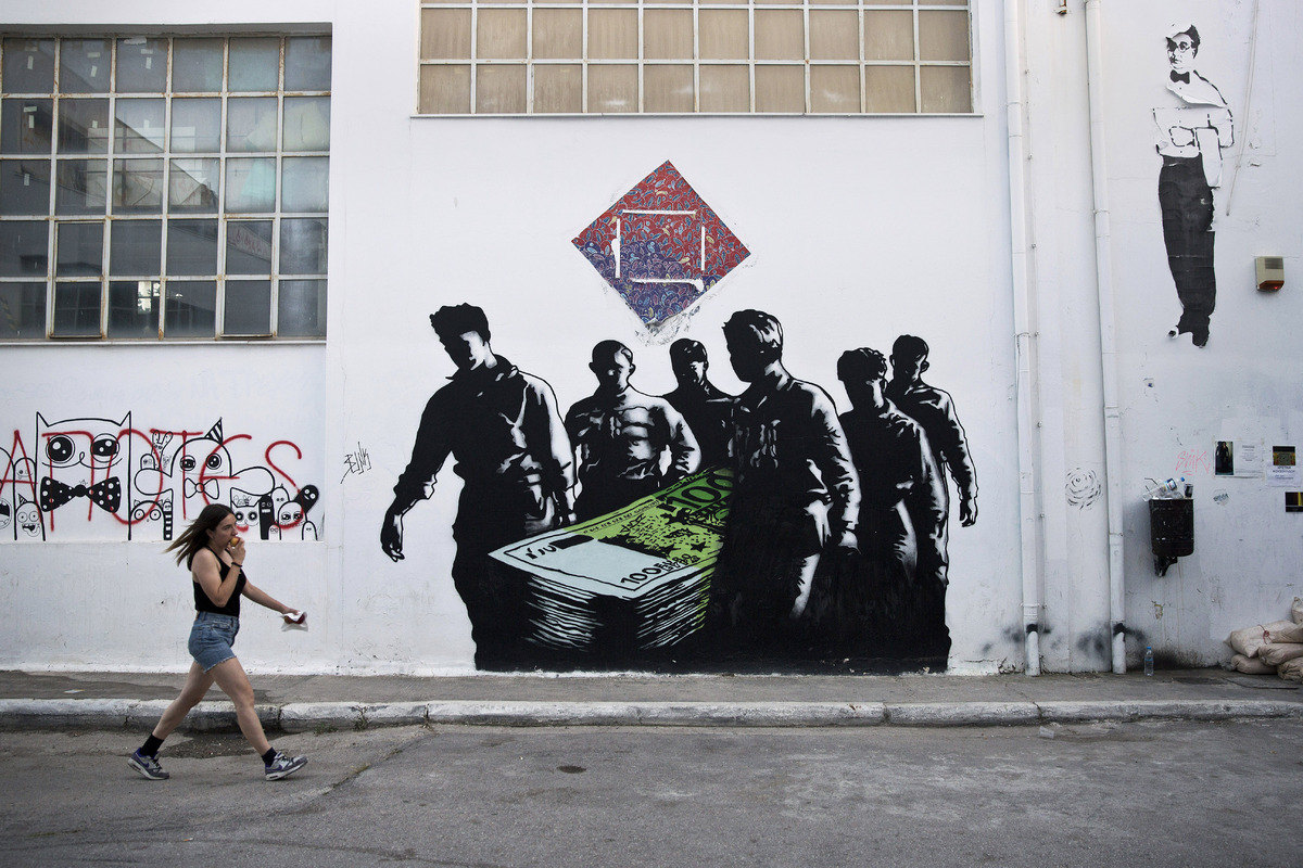 27 Powerful Pieces Of Graffiti That Paint Greece's Frustration Amidst ...