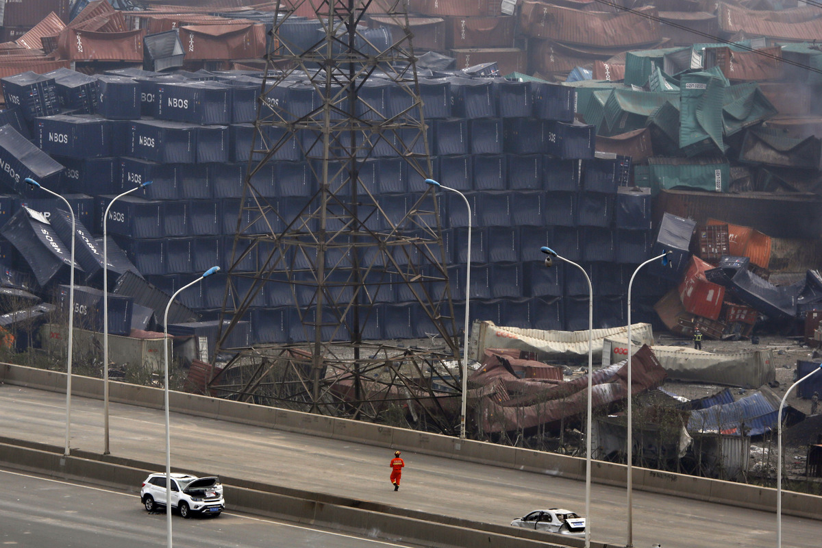 Tianjin Explosion: Huge Crater Opens In Apocalyptic Aftermath Of Blast ...