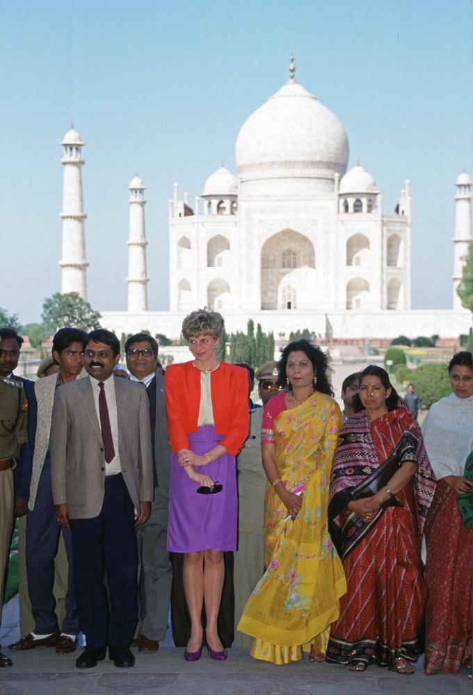 PHOTOS: Remember When The Gorgeous Princess Diana Visited Taj Mahal Alone?