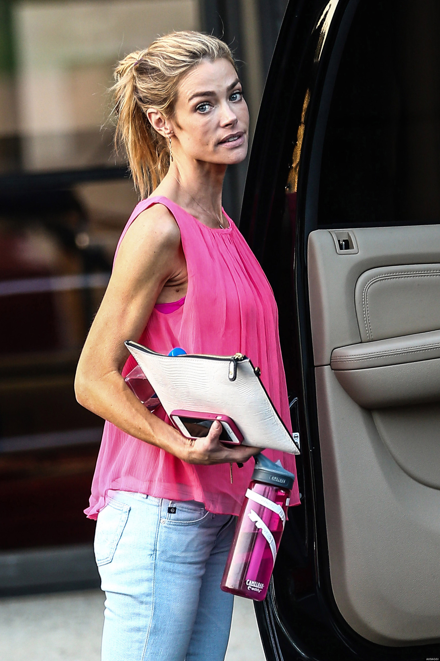 Denise Richards Photo: 'Twisted' Actress Steps Out In Skinny Jeans In ...