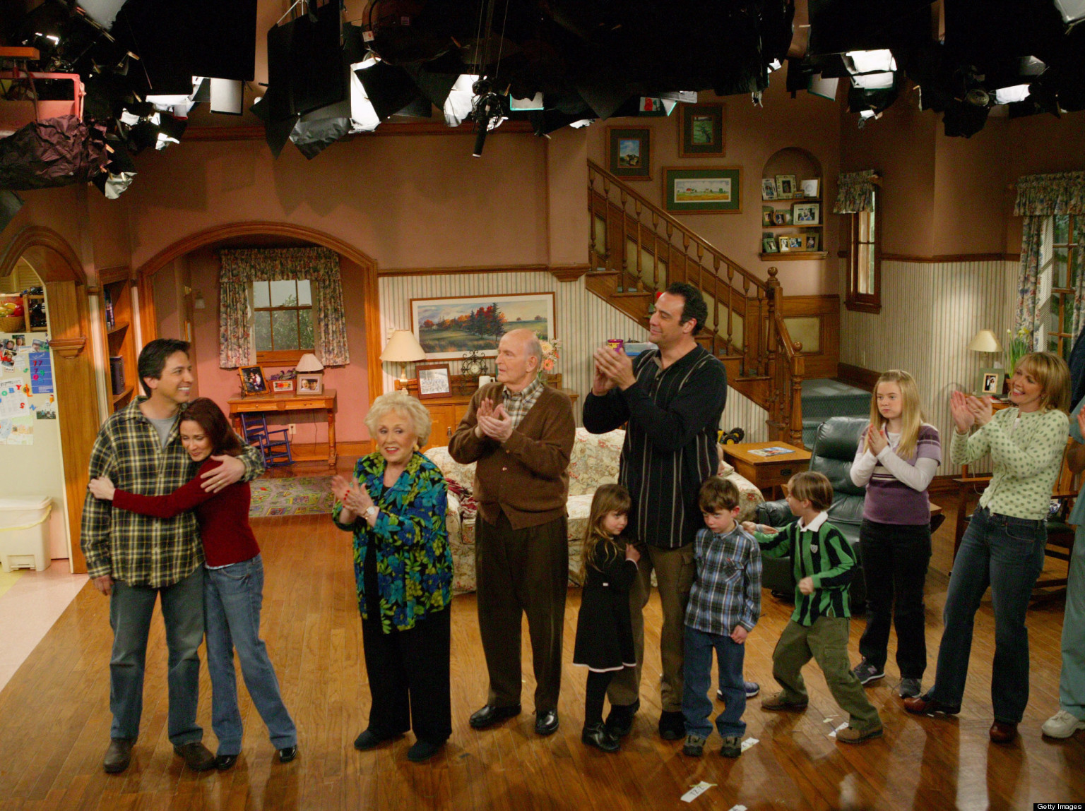 'Everybody Loves Raymond' Remake: BBC Orders 'The Smiths' Starring ...