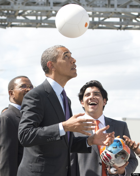 Obama Plays With Soccket Ball | HuffPost Latest News