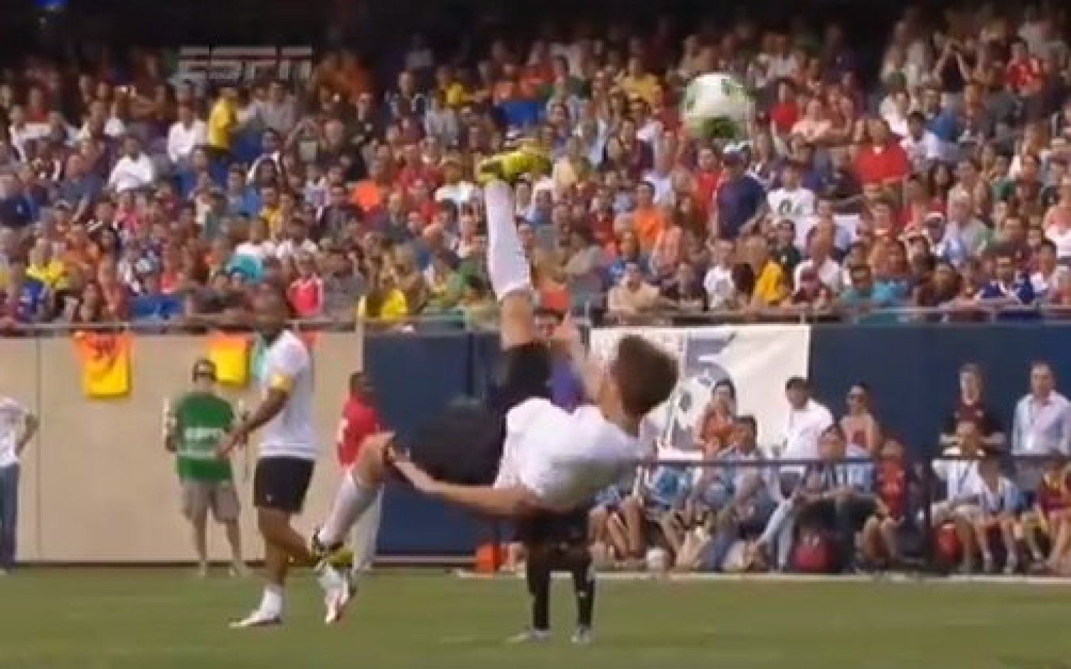 Messi Bicycle Kick Goal