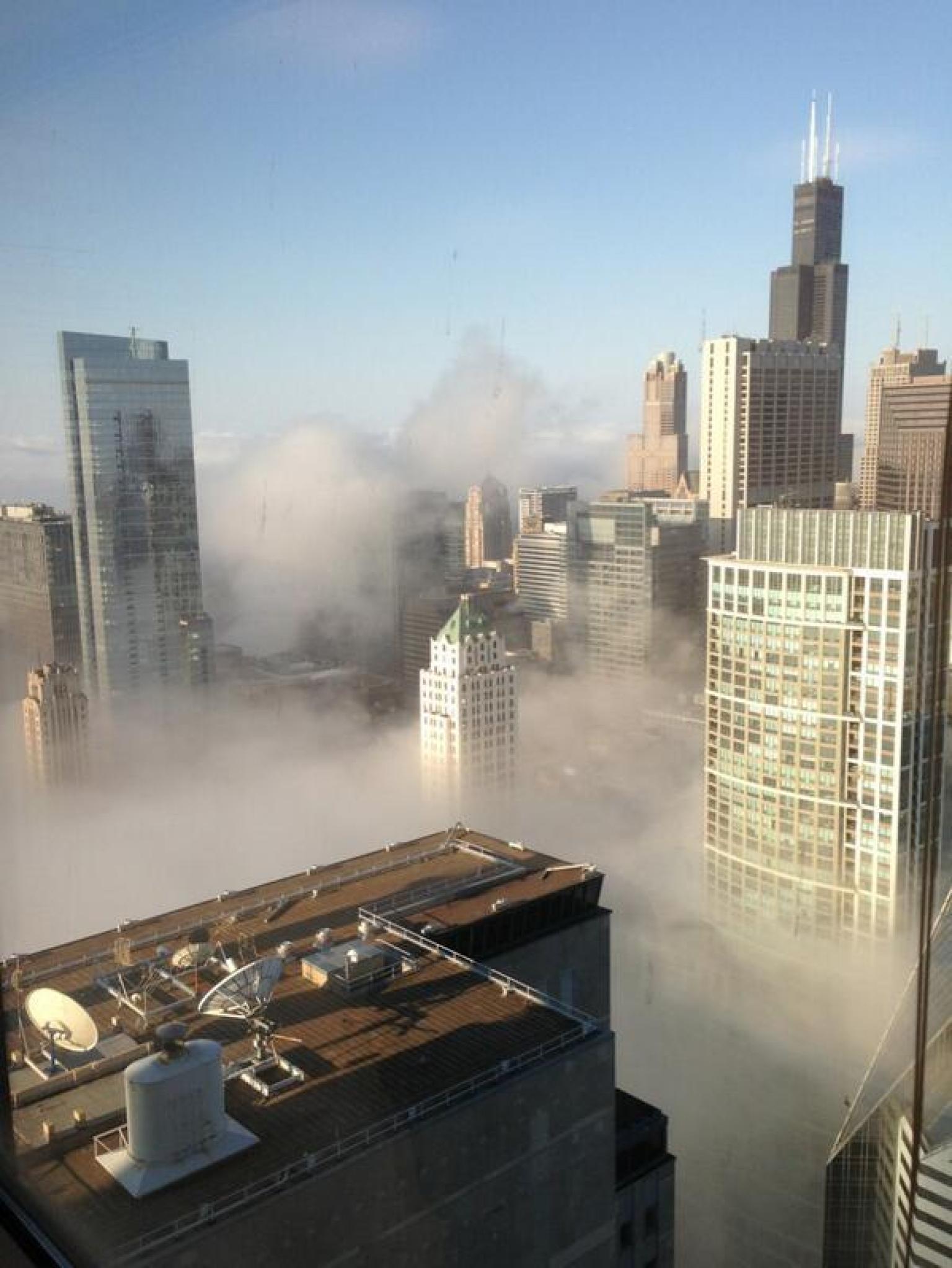 Low Fog Rolls Into Chicago To Create Eerie, Beautiful Weather Scenes ...