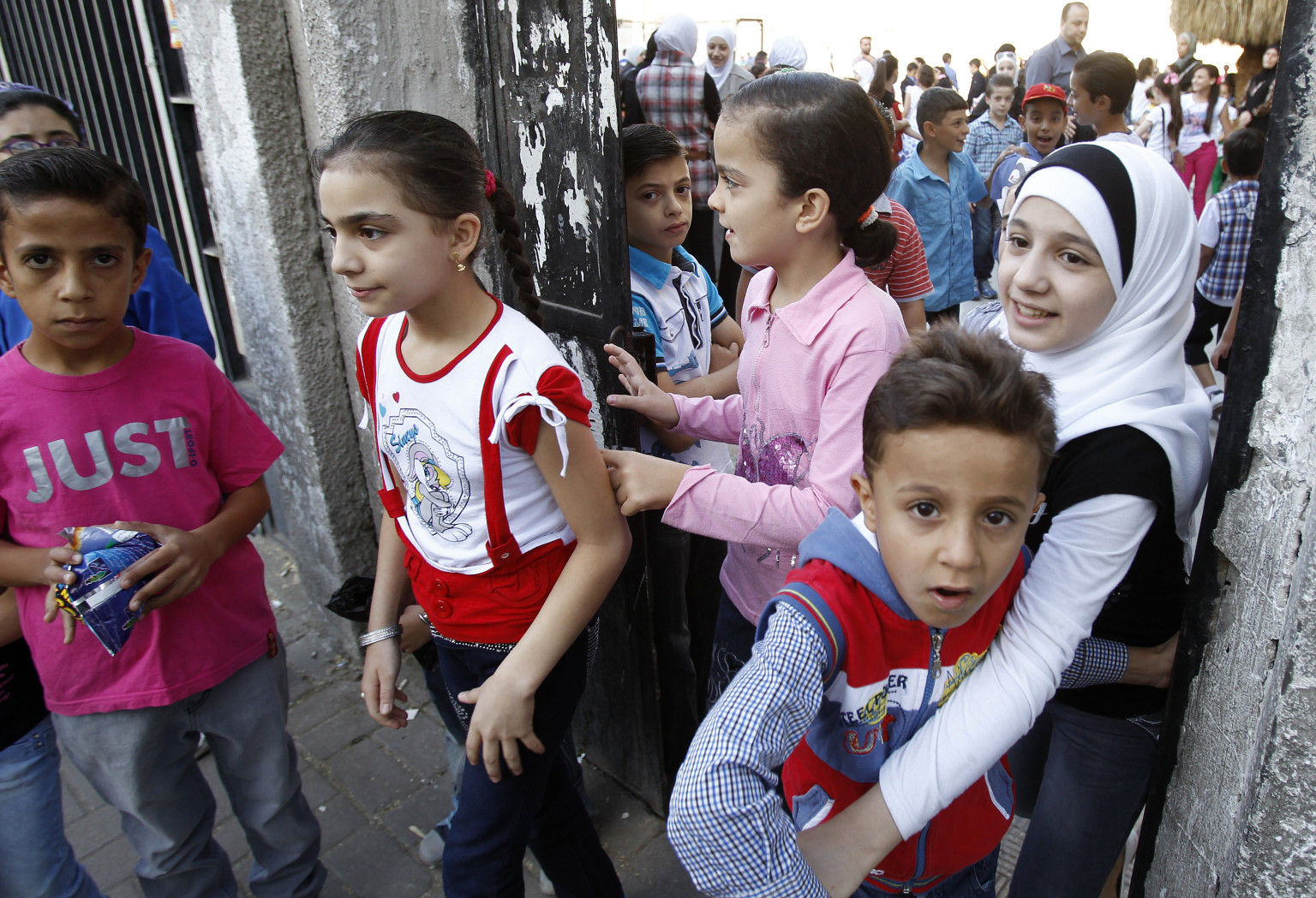 Syrian Children Head Back To School As U.S. Strike Fears Subside | HuffPost