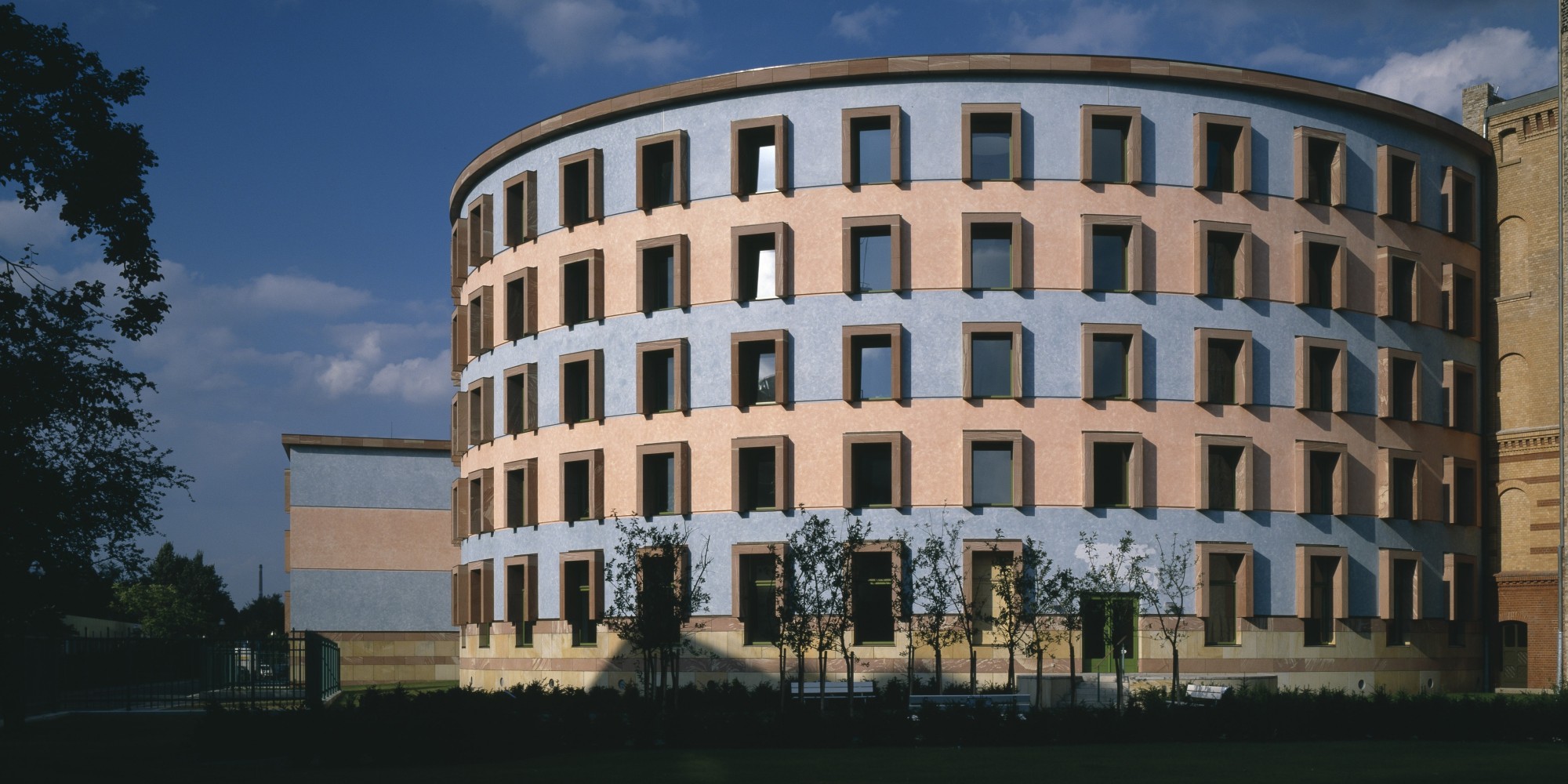 Our Brains Love Curved Buildings But Fear Straight Lines (VIDEO) | HuffPost