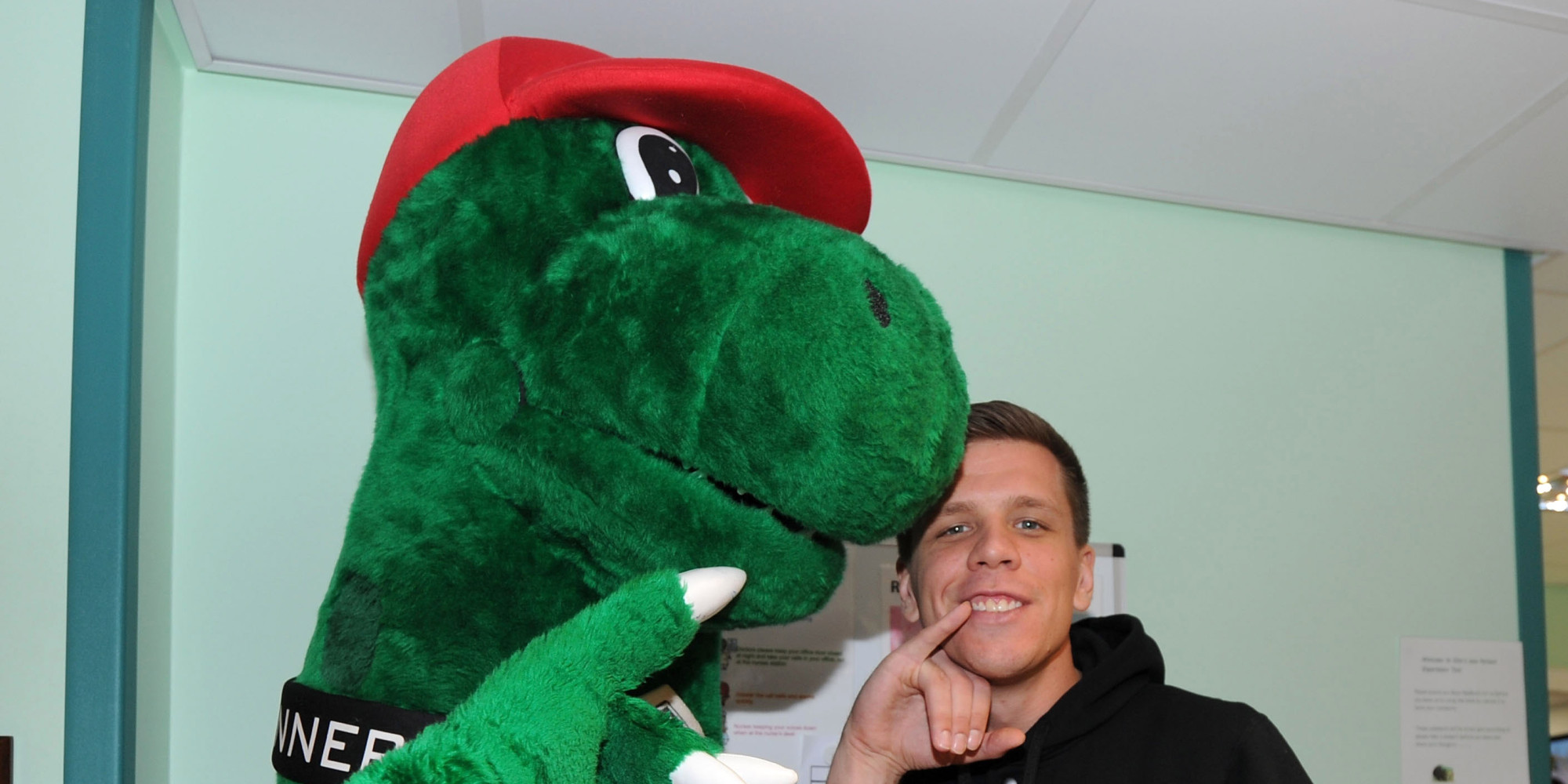 Arsenal Mascot Gunnersaurus, The Premier League's Finest (PICTURES ...