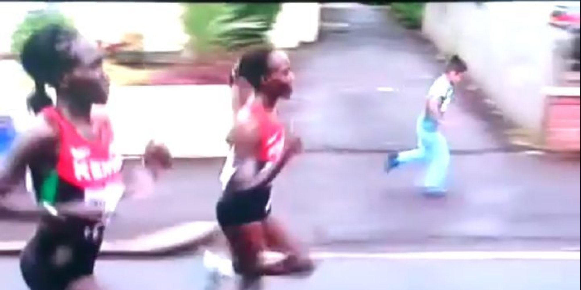 Little Boy Thinks He Can Keep Up With Commonwealth Games Marathon ...