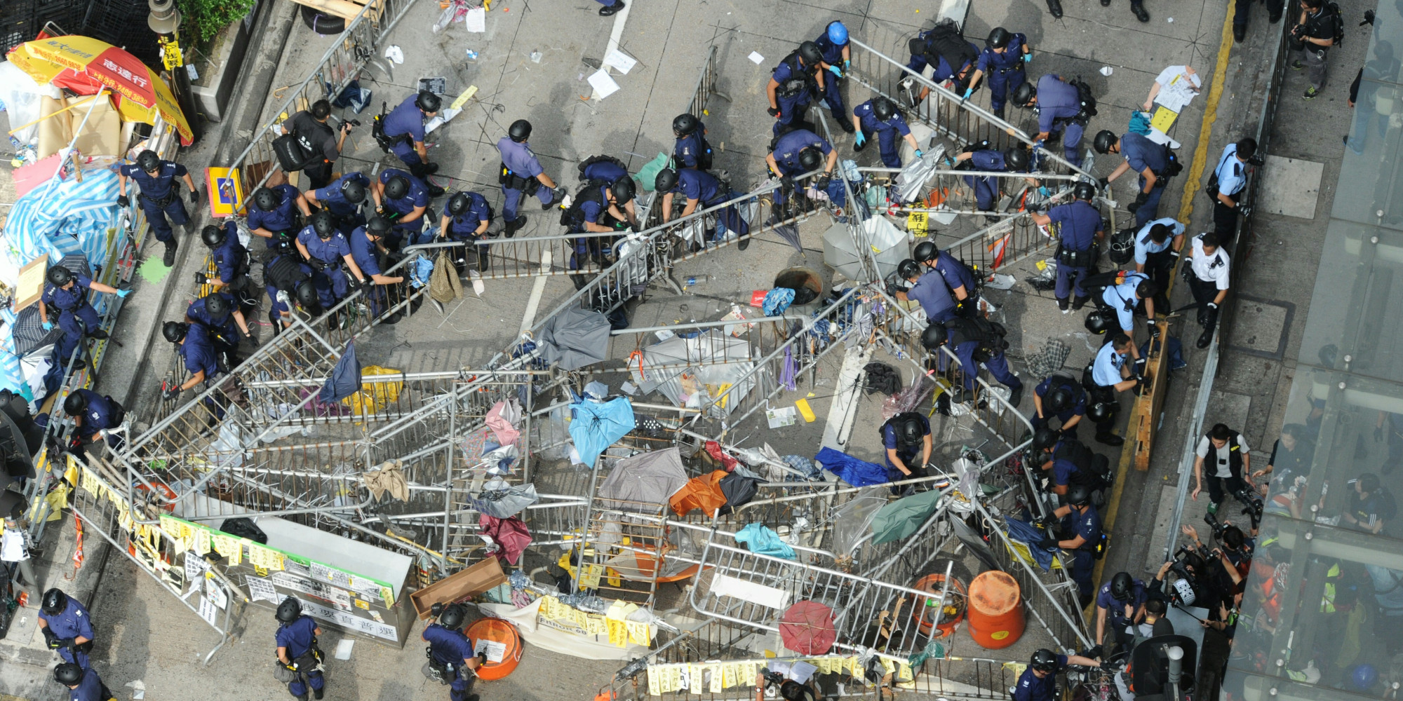 Hong Kong Riot Police Clear Protest Site, Arrest Student Leaders | HuffPost