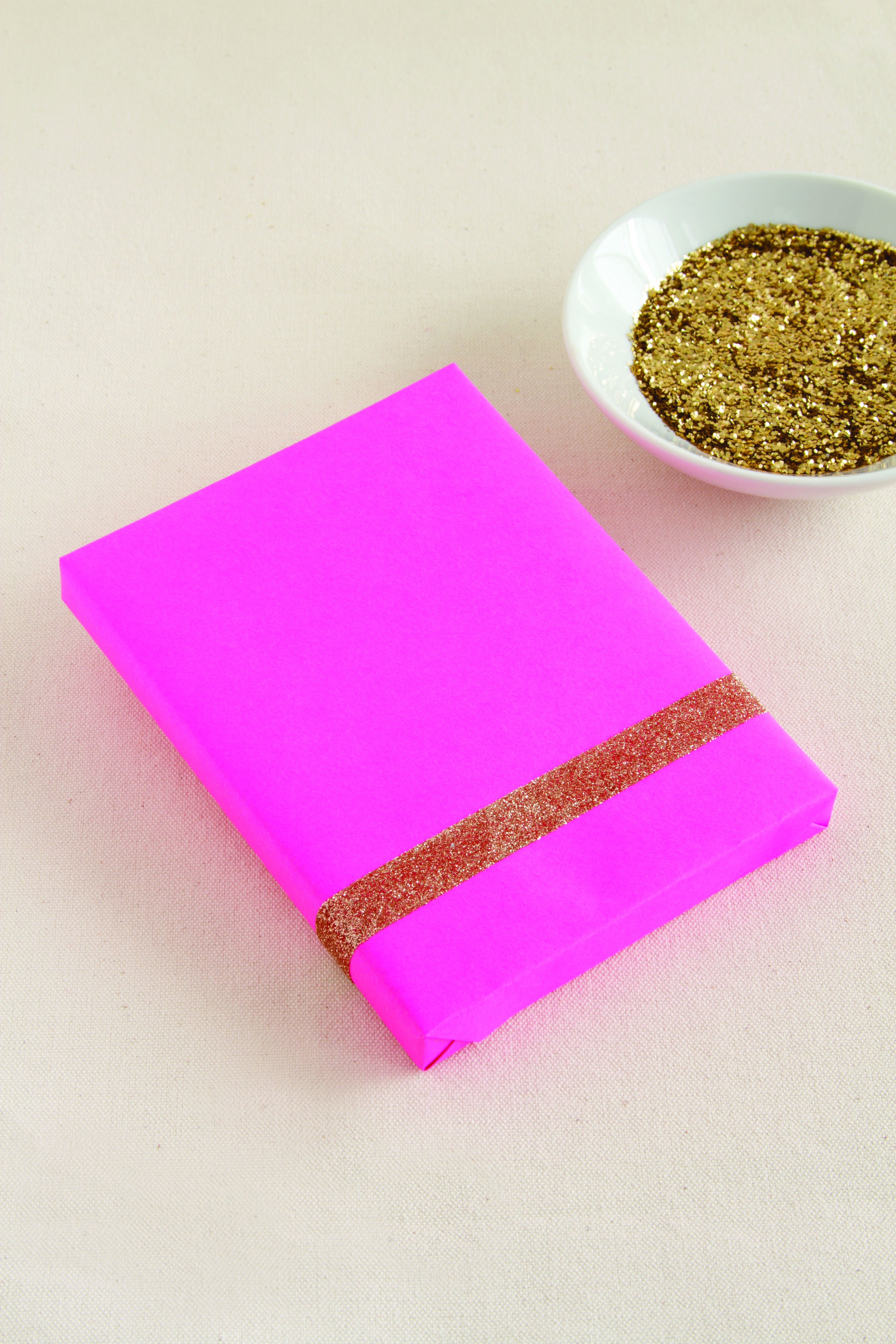 How To Wrap A Present In 12 Seconds Seriously HuffPost Life