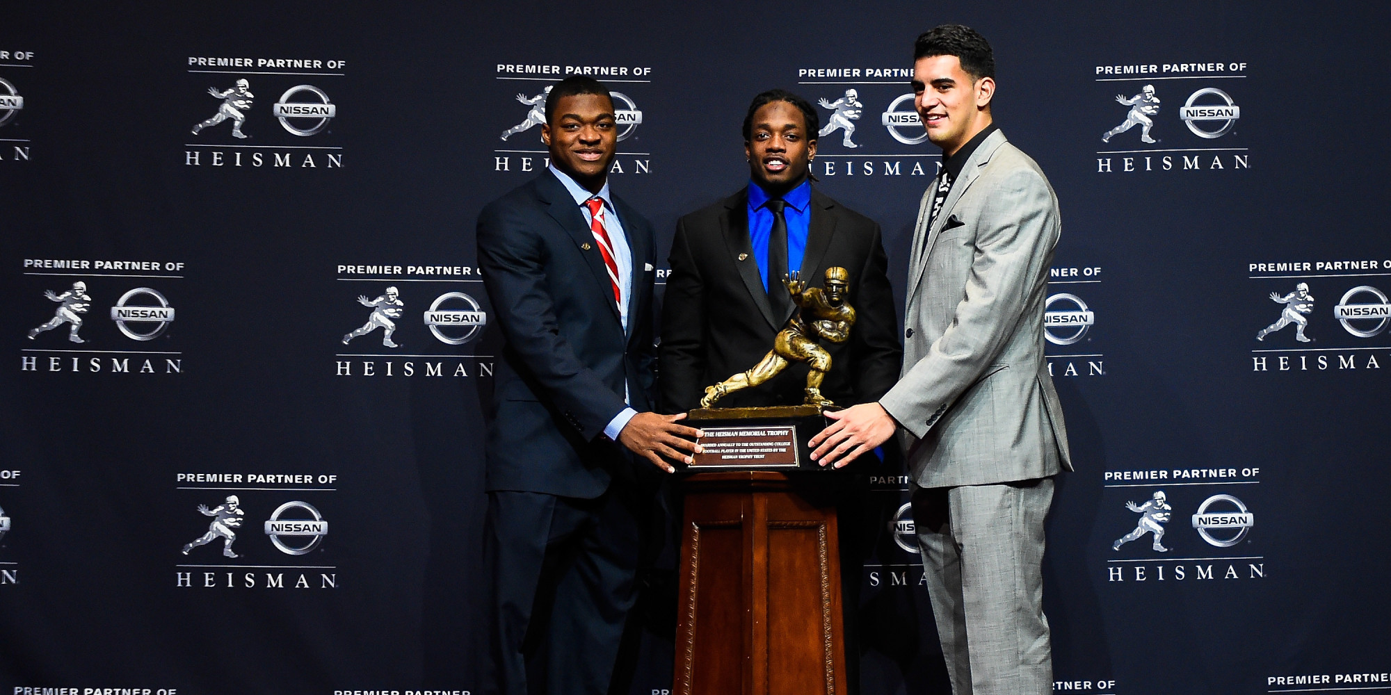 Oregon's Marcus Mariota Wins The Heisman Trophy And Hearts With His ...