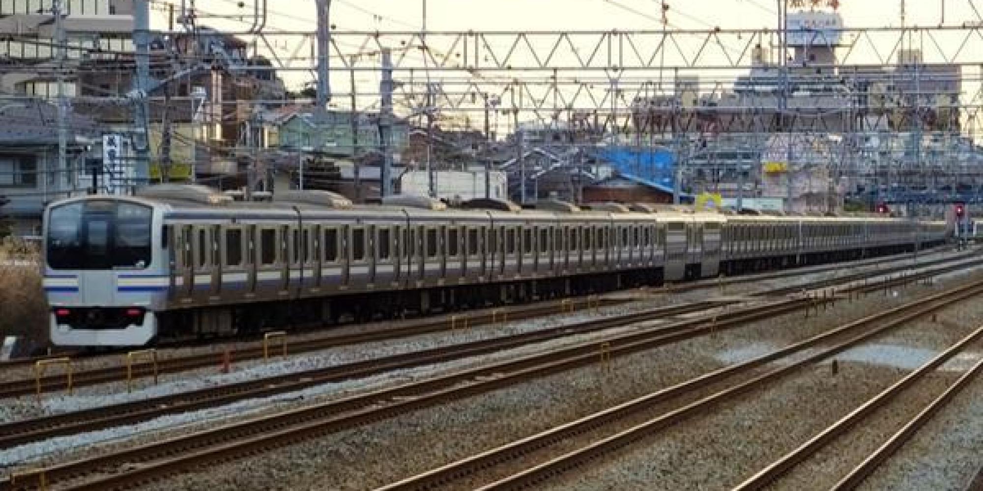 30両編成の列車がJR横須賀線を走行 その理由とは【動画】