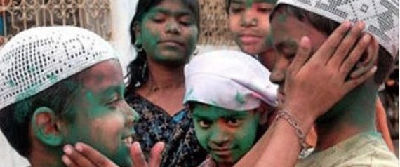 Hindu Muslim Unity: Pakistani Muslims protect Hindus celebrating Holi ...