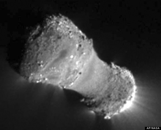 Hartley 2 Comet Leaks Water, NASA Photograph Shows | HuffPost Impact