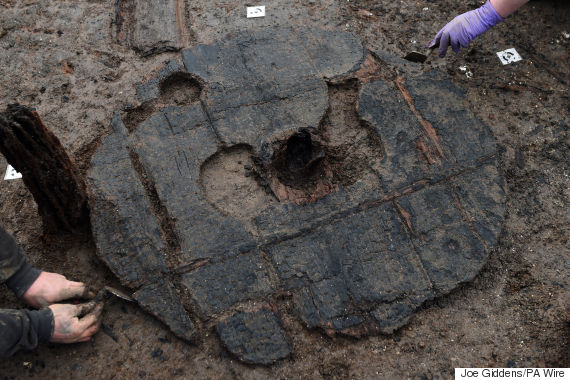 A Whole Bronze Age Wheel Has Been Unearthed At 'Britain's Pompeii' In ...