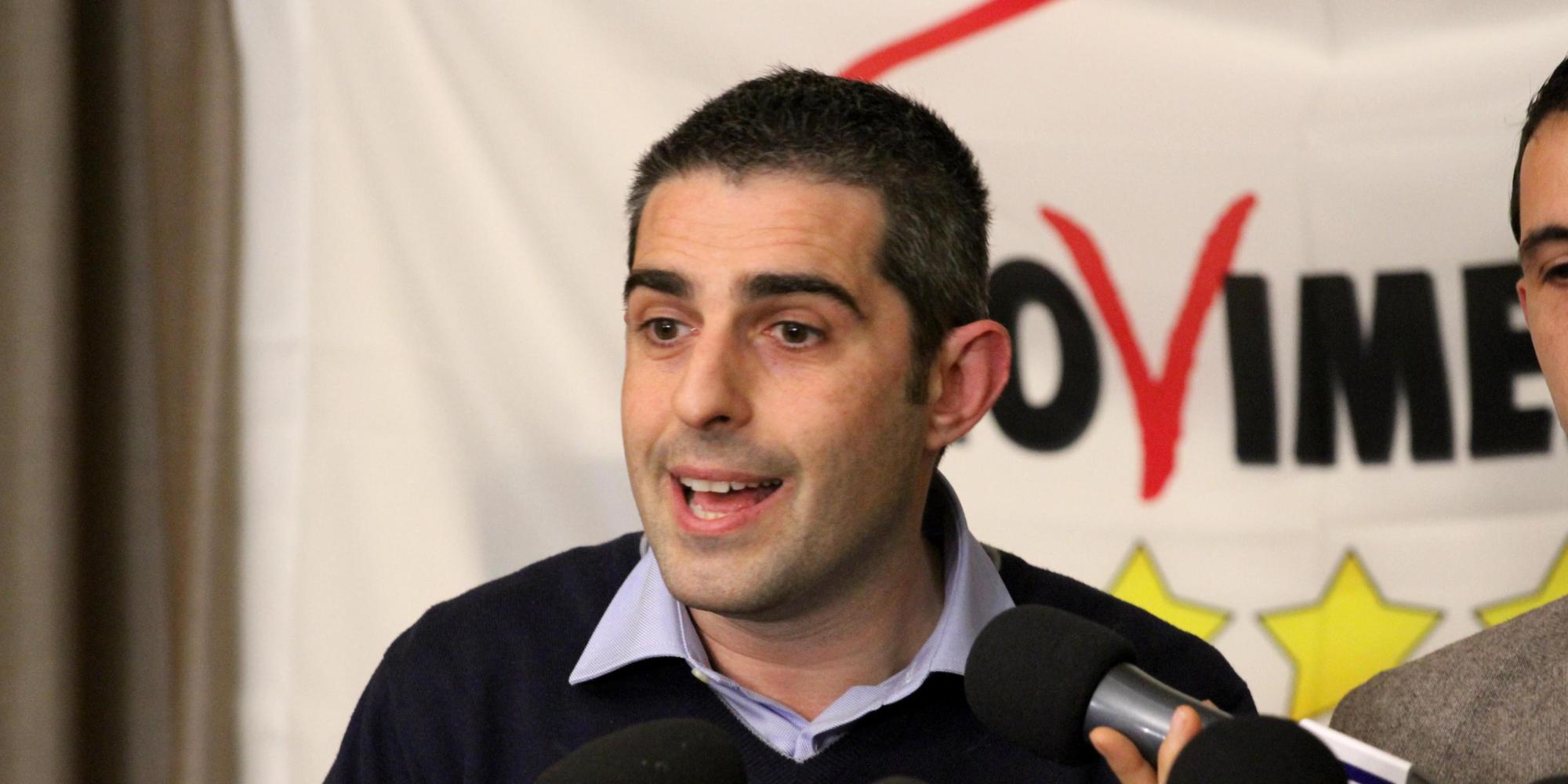 Classify Italian mayor Federico Pizzarotti