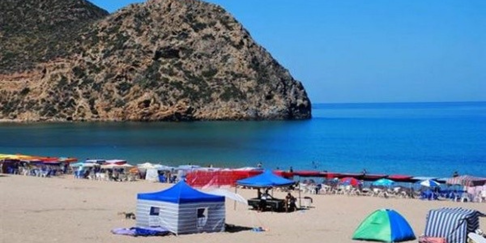 La plage Méditerranée d'Ain Benian aménagée pour les personnes aux ...