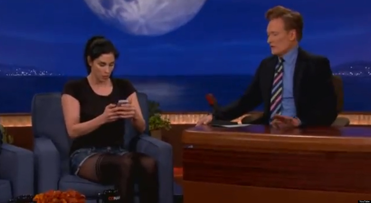 Sarah Silverman's Filthy Smartphone Prank (VIDEO) | HuffPost UK