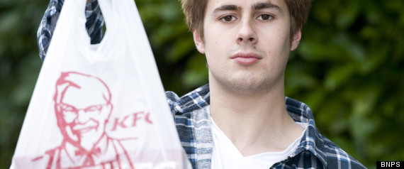 Estudiante encuentra ‘cerebro’ dentro de una pieza de pollo del KFC ...