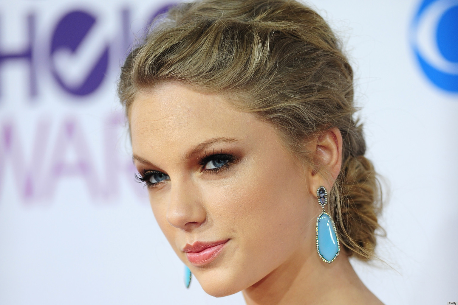 Taylor Swift Takes The Plunge At The People's Choice Awards In A Sexy ...